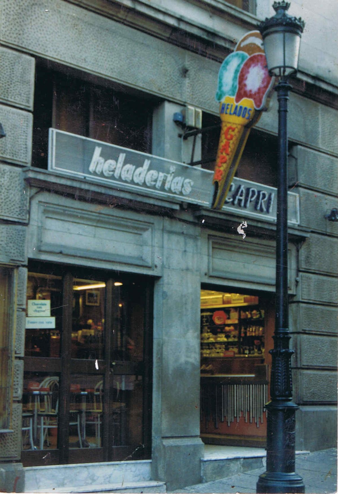 El helado italiano llegó a Vigo desde los Dolomitas. Heladerías Capri ...