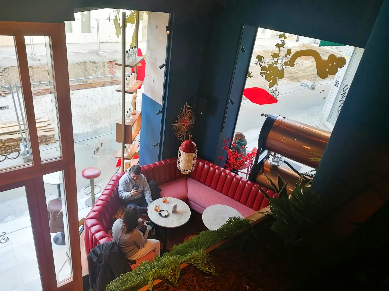 Así son las excentricidades del nuevo bar que causa furor en el centro ...