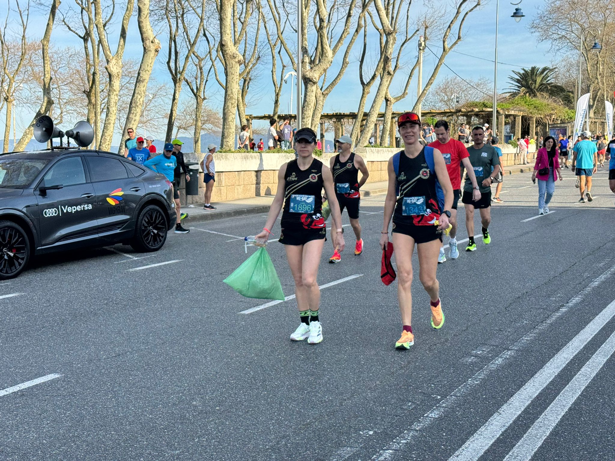 Así fue la Vig-Bay 2024: el resumen de la media maratón con calor, tambores y militares - VigoÉ